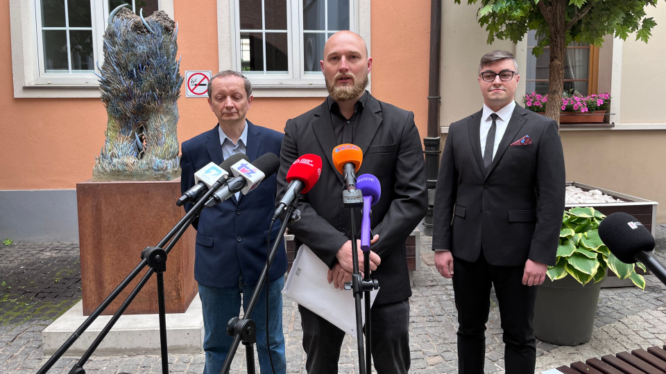 Petycja o zdjęcie flagi Ukrainy z ratusza w Szczecinku. Pod dokumentem ...